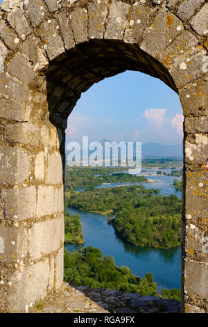 Scutari Albania fiume vista dal castello di Rozafa Foto & Immagine ...