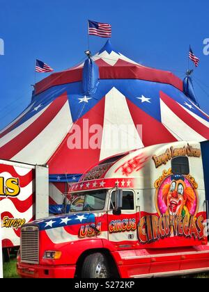 Camion del circo Foto stock - Alamy