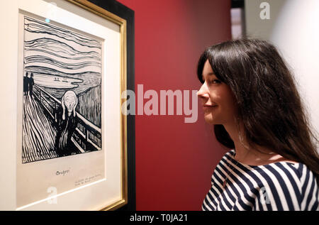 Pic mostra: Sospensione del grido di Edvard Munch provenienti dalla ...