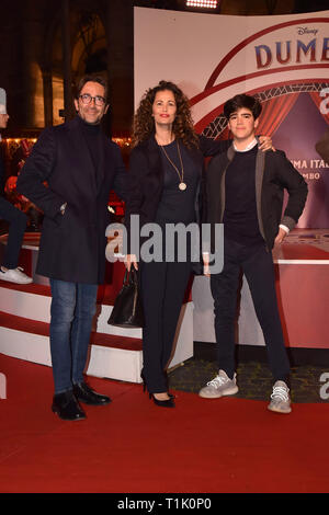 Samantha De Grenet con Luca Barbato e figlio di frequentare l'anteprima ...