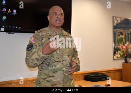 Army Chief Warrant Officer Phillip Brashear, figlio del defunto Master Chief di Boatswain Mate ...