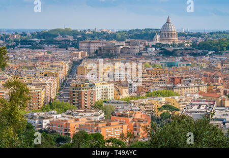 Vista panoramica dalla terrazza Zodiaco a Roma con il Vittoriano ...
