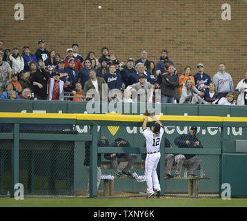 Detroit Tigers left fielder Andy Dirks (12) swings during the MLB ...