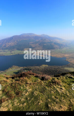 La molla vista sul lago di Bassenthwaite da Barf cadde, Keswick Town ...