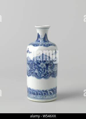 Vaso per bottiglia cilindrico con rotoli floreali in riserva in ...