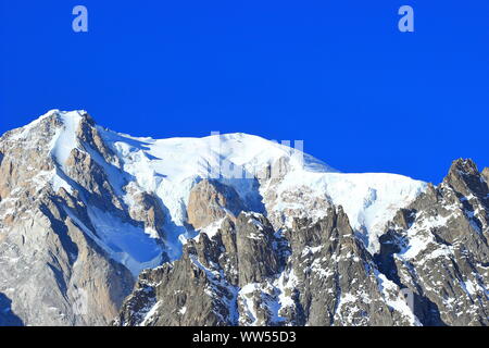 Il Monte Bianco è la vetta più alta delle Alpi e la seconda in Europa ...
